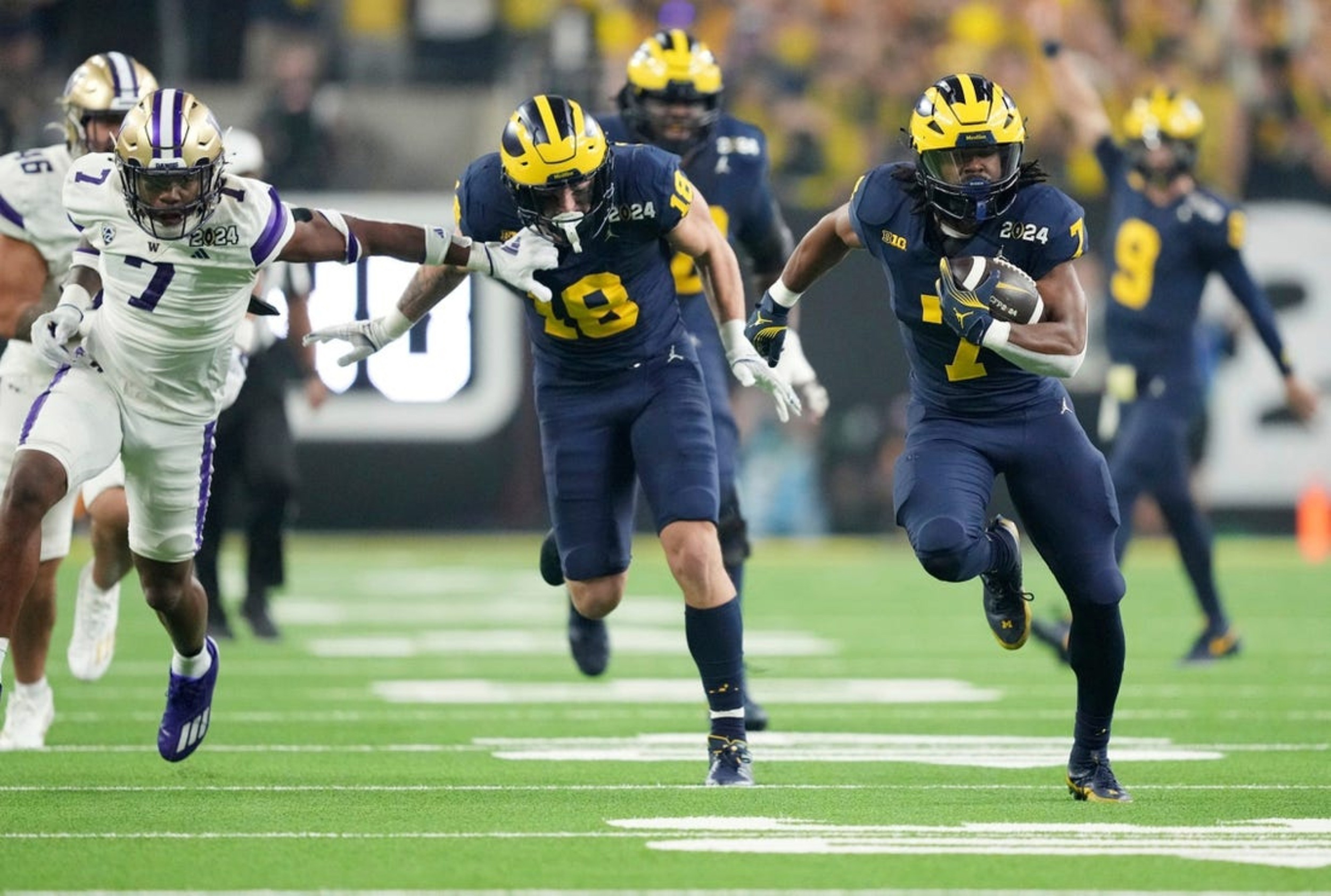 Michigan Rb Donovan Edwards Returning For 2024