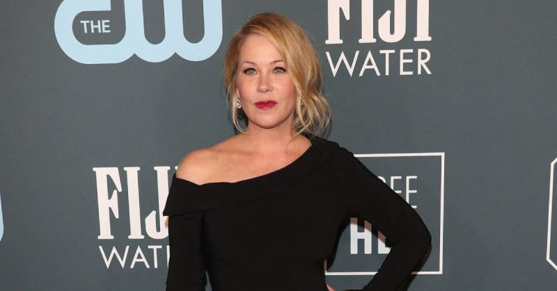 Christina Applegate Pokes Fun At Her Ms Diagnosis And Receives A