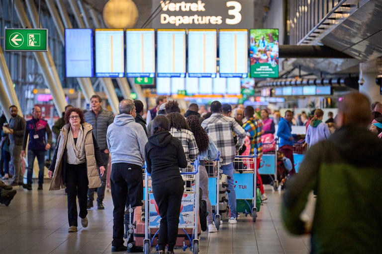 Meivakantie Begint Drukte Verwacht Op Wegen En Luchthavens