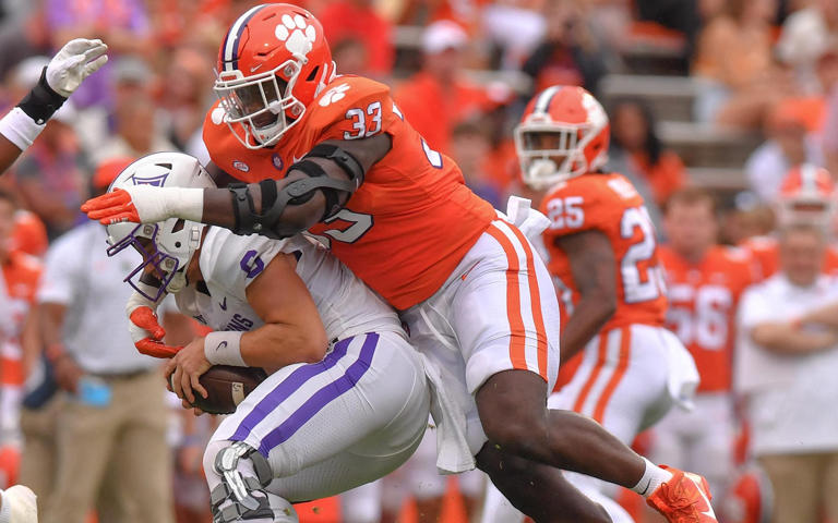 Falcons Trade Up Draft Clemson Dl Ruke Orhorhoro In 2nd Round