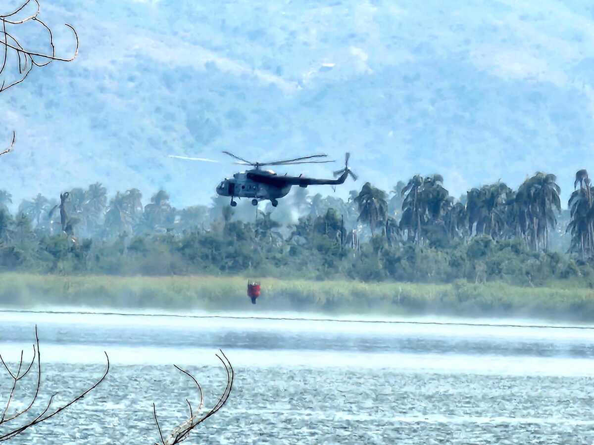 Trabajan Para Sofocar Incendios En Acapulco Con Helicóptero Y Helibalde