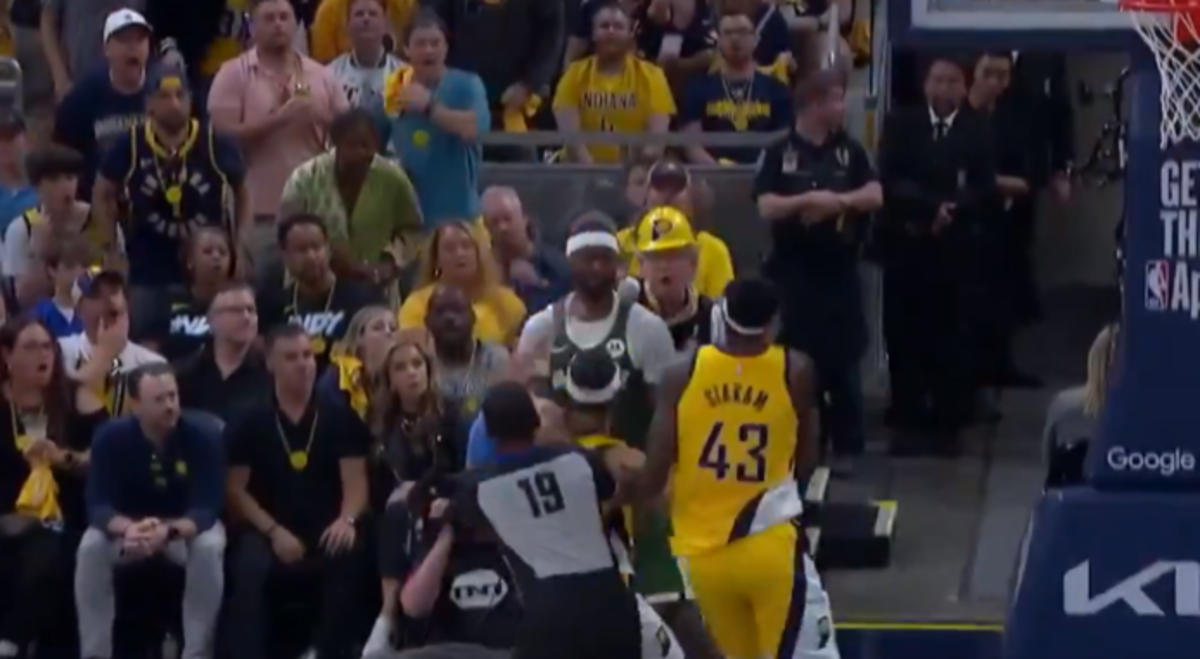 Bucks Forward Bobby Portis Ejected After 1st Quarter Skirmish