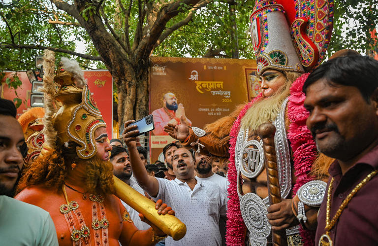 Aap Bjp Invoke Lord Hanuman Processions Chalisa Recitals Held In Delhi