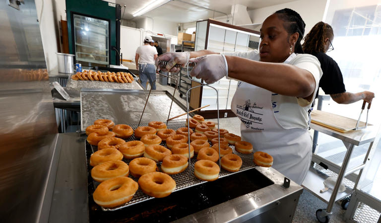 Dutch Girl Donuts In Detroit Offers Test Batches Announces Plans For