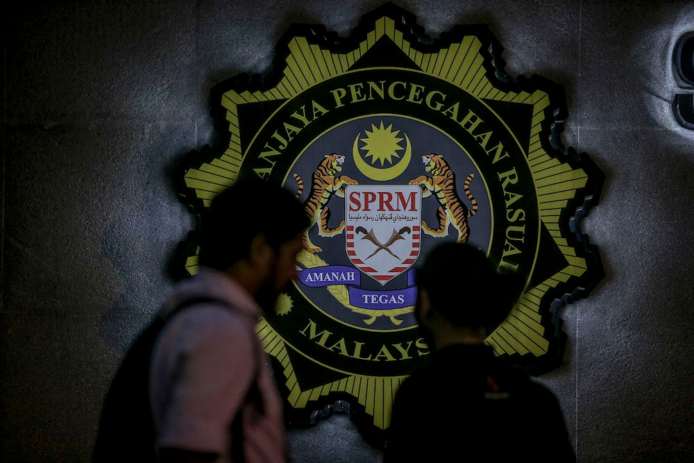 In Johor Trio Remanded By Macc For Allegedly Dealing In False Claims