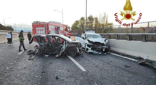 Incidente A Cagliari Scontro Tra Suv E Unutilitaria Morto Un Ragazzo