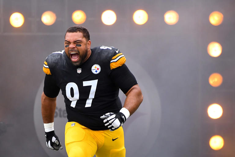 Steelers Dt Cam Heyward Receives Nfls Highest Honor Walter Payton Man