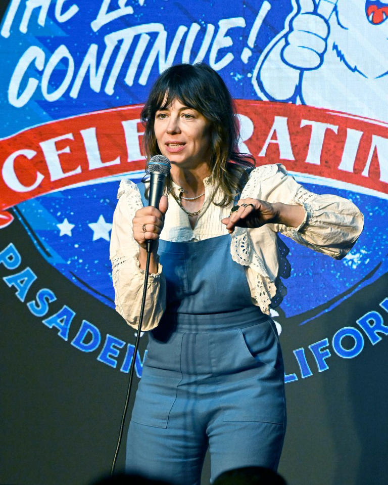 Comedian Natasha Leggero Goes Topless During La Standup Set Jokes