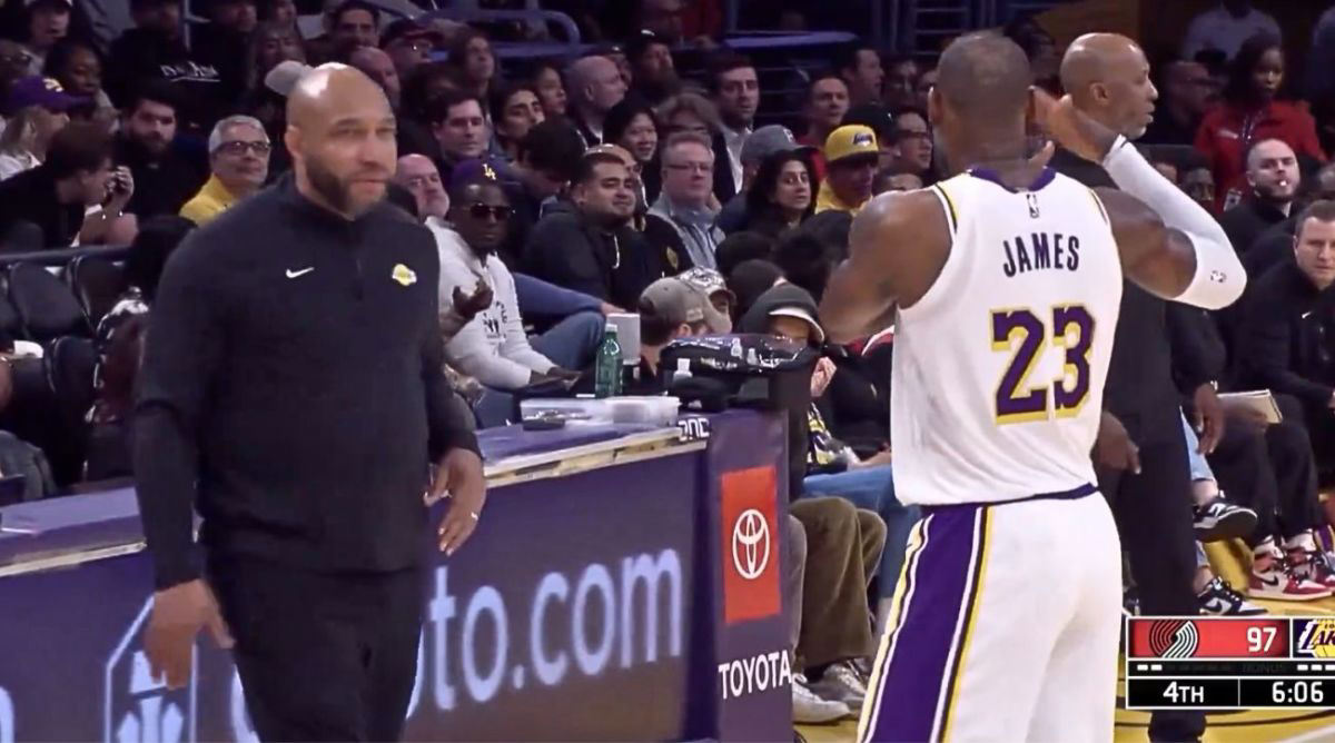 Lakers Lebron James Went Coach Mode On A Baffled Darvin Ham And Nba