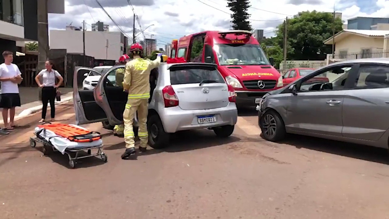 Carros Se Envolvem Em Mais Uma Colisão No Cruzamento Das Ruas Fortaleza