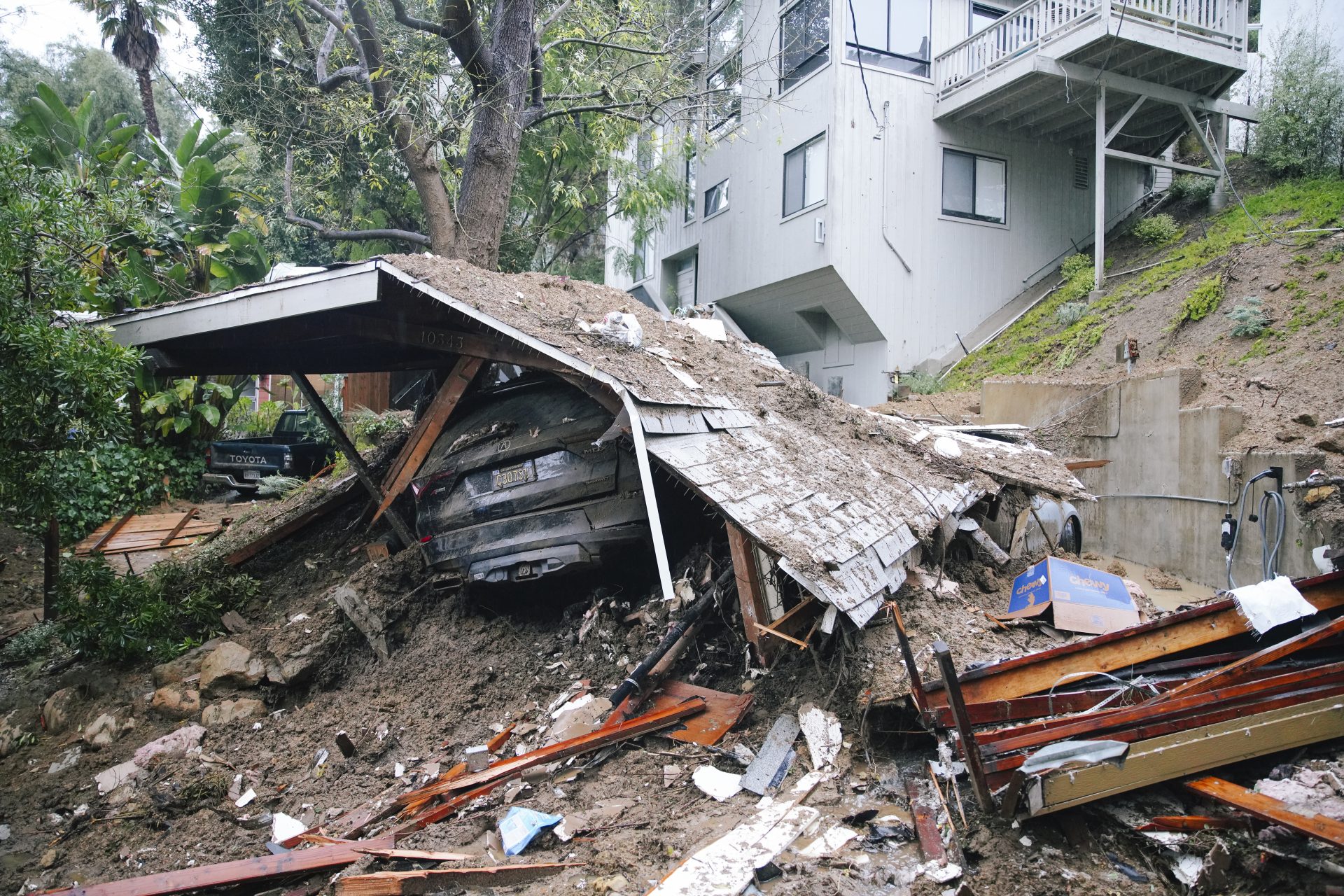 In Pictures Extraordinary Rainfall Causes Flooding And Landslides In