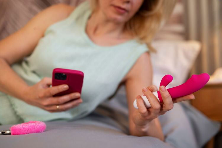 Tetap Nikmat Saat Hasrat Seks Memuncak Ini Tips Video Call Sex Dengan