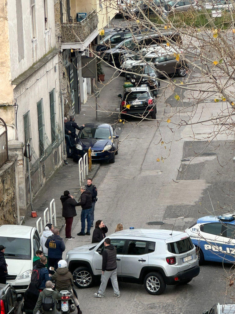 Ha Sparato In Aria E Poi Si è Barricato In Casa A Napoli