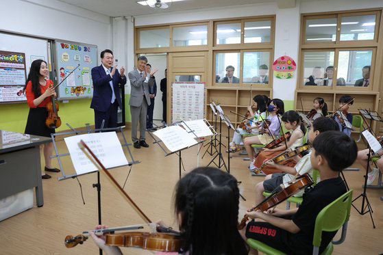 2학기부터 모든 초등학교에 늘봄학교 도입“저녁 8시까지 보육”