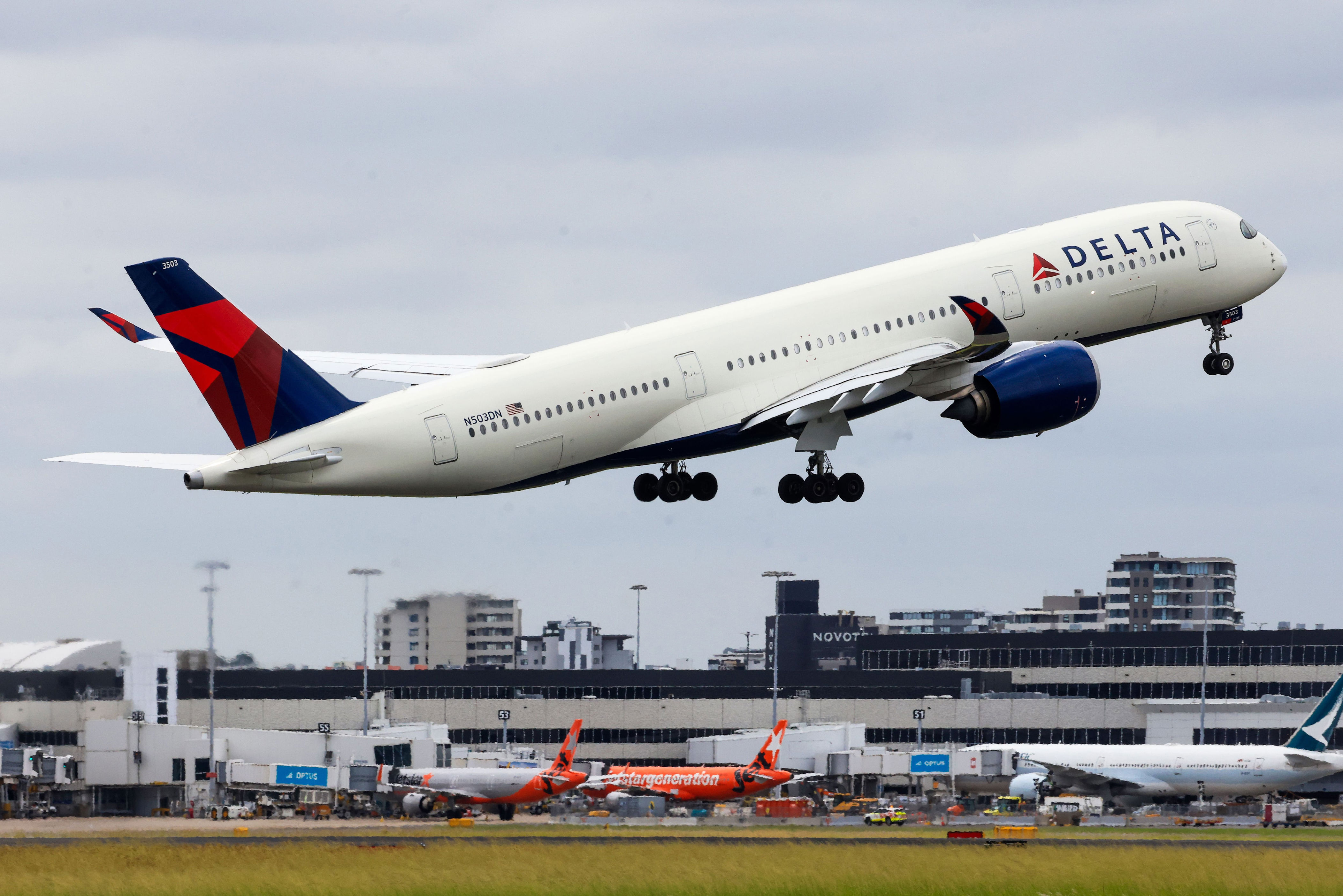 Boeing 757 Loses Nose Wheel Before Take Off In Us