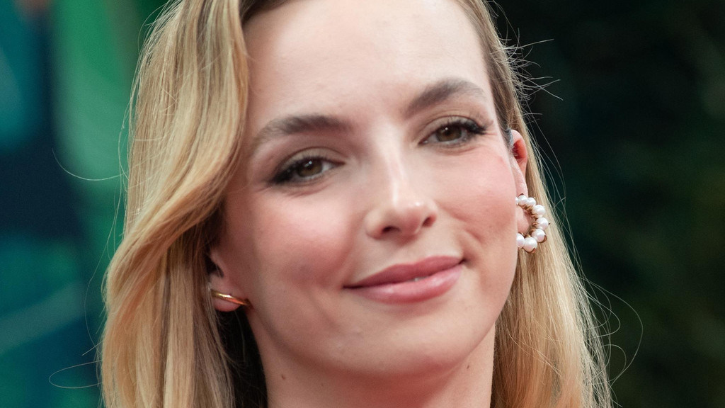 Jodie Comer A Ramené Une Poupée à La Maison Pour Se Préparer à The End