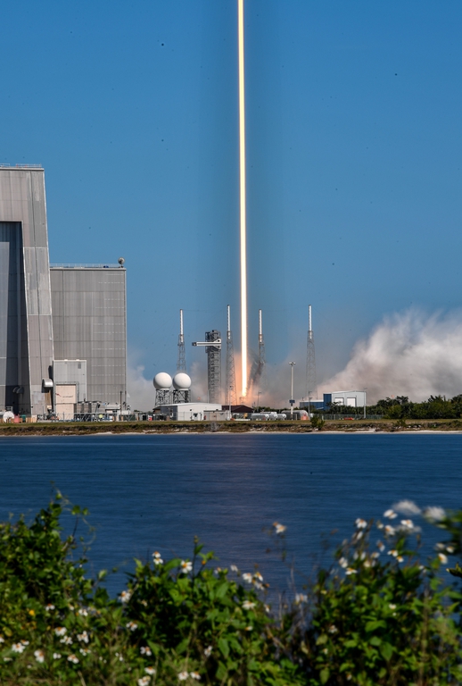 We Have Liftoff Spacex Falcon 9 Takes Flight