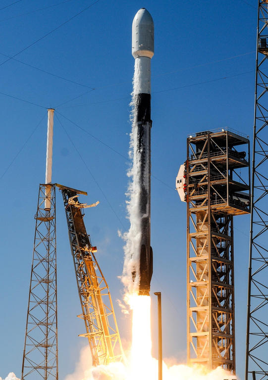 We Have Liftoff Spacex Falcon 9 Takes Flight