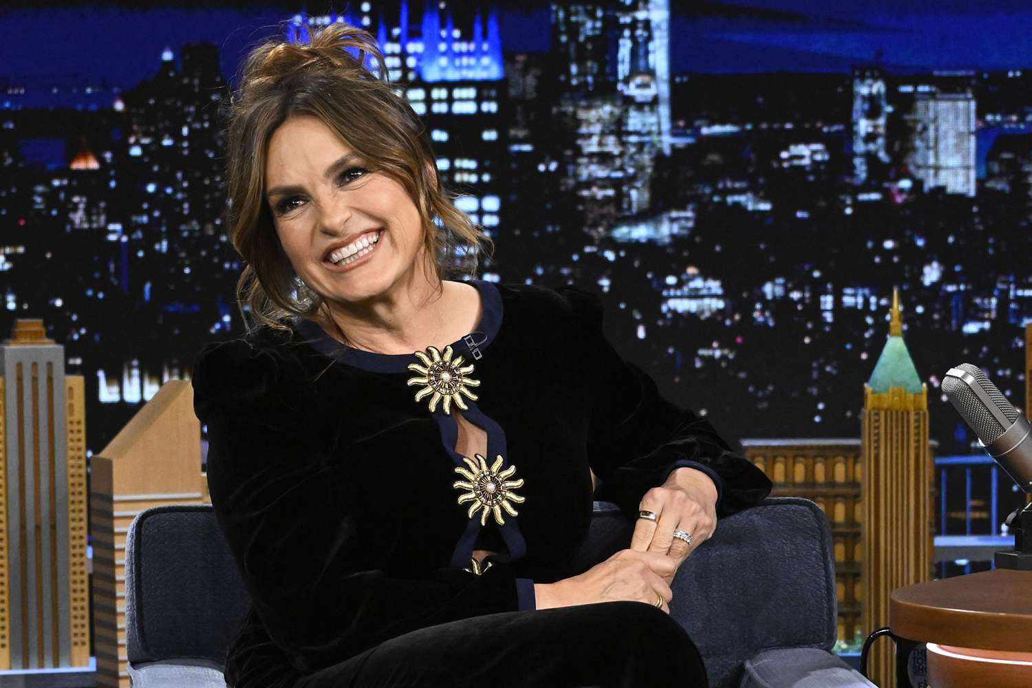 Mariska Hargitay Talks Taylor Swift And Perfect Cat Karma There