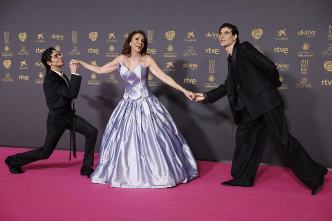 La Alfombra Roja De Los Premios Goya 2024 Se Llena Elegancia