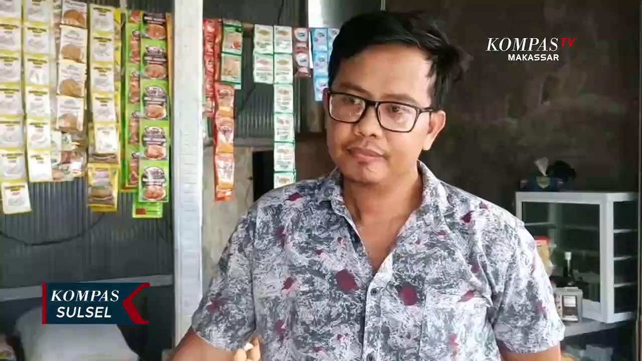 Diterjang Angin Kencang Pohon Dan Papan Reklame Tumbang