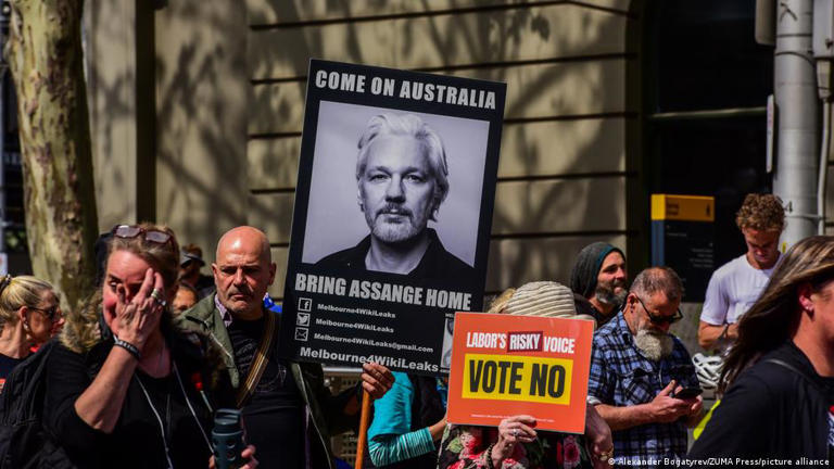 Julian Assange Australia Wants Wikileaks Founder Back Home