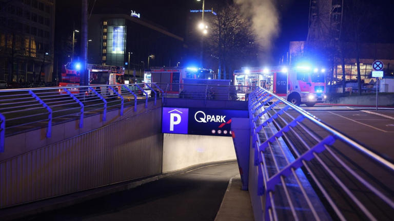 Mehrere Autos Brennen In Tiefgarage Unter Augustusplatz In Leipzig