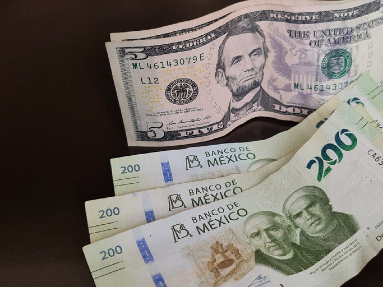 El Peso Retrocede En La Apertura Tras Tocar Máximos Del Año