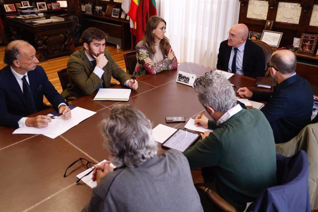 Ayuntamiento De Valladolid Ceoe Y Sindicatos Se Reúnen Para Empezar A