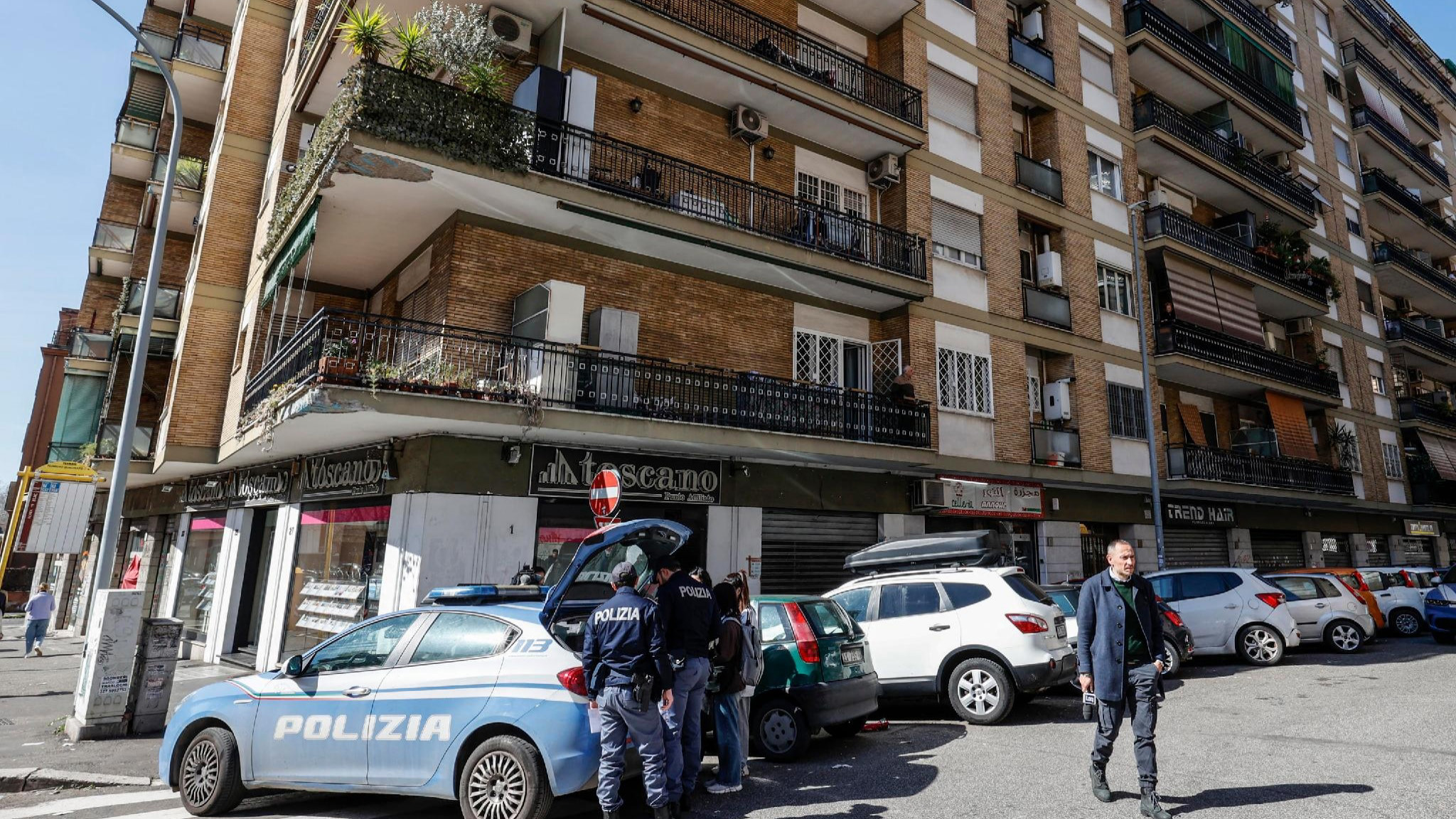 Roma Uccide La Moglie Con Una Coltellata Davanti Alla Figlia Di Cinque