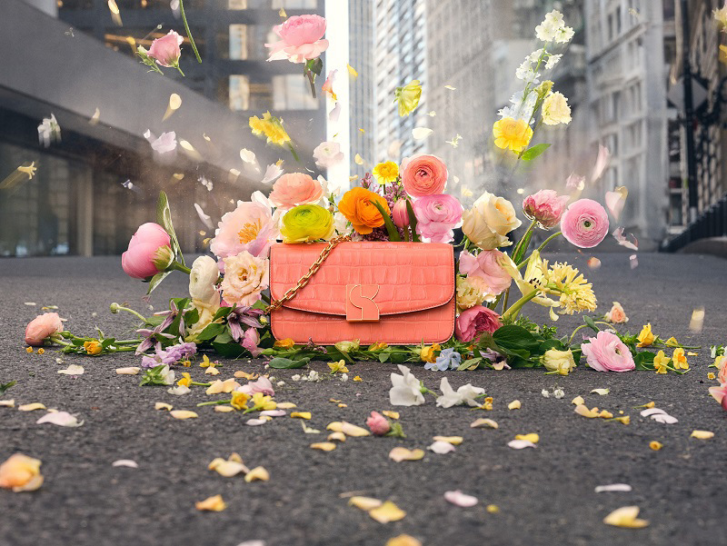 Kate Spade New York Hadirkan Nuansa Musim Semi Di Foto Ad Campaign