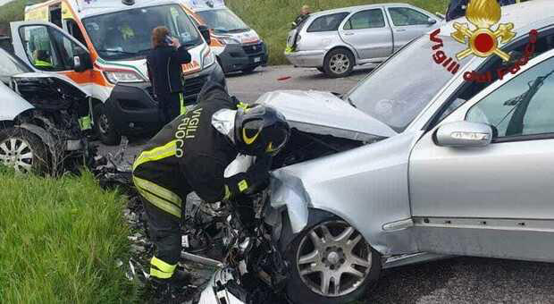 Roma Incidente Fra 3 Auto Sulla Pontina Morta Una Bambina Di 8 Anni