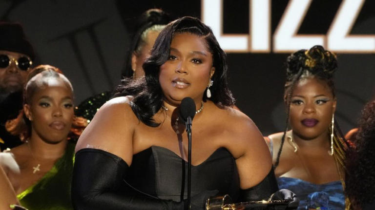 Lizzo Lashes Out After Backlash From Dancer Lawsuit ‘i Quit