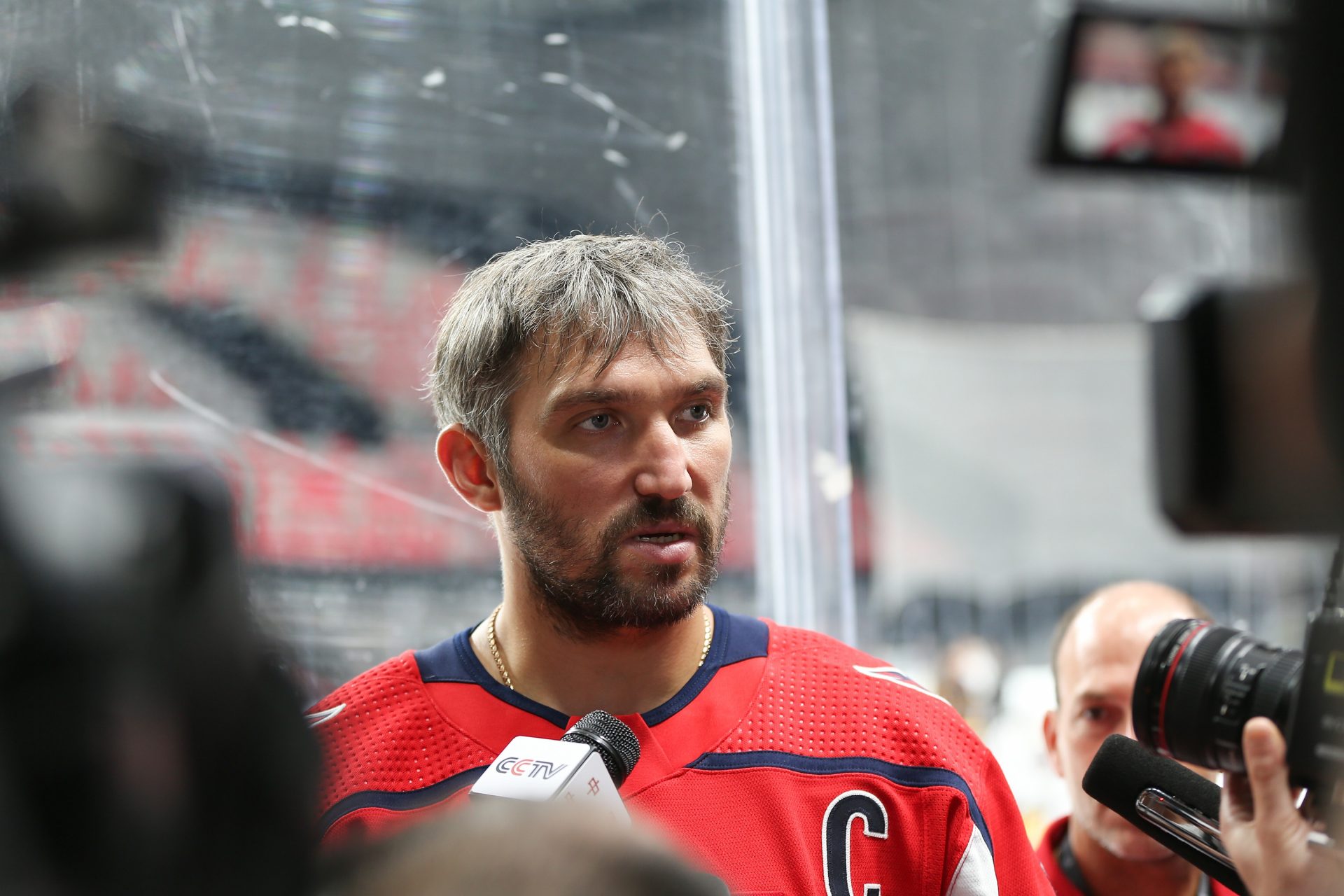 Alex Ovechkin Is Chasing Wayne Gretzkys Legendary Hockey Record