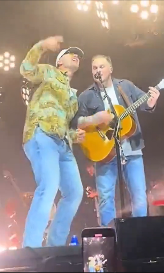 Mets Star Pete Alonso Sings With Zach Bryan On Stage During Show At Ubs