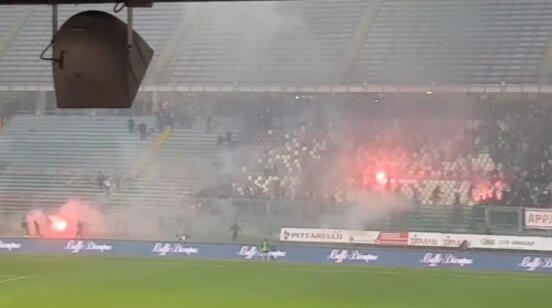 Scontri Tra Tifosi Durante Padova Catania 5 Arresti Video