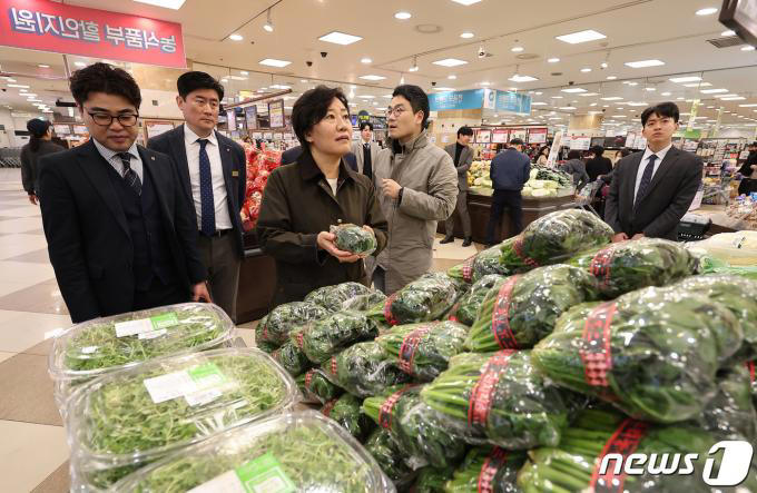 사진 농식품 물가안정 현장점검 나선 송미령 장관