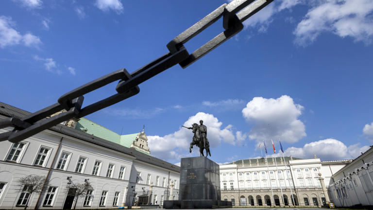 Incydent Przed Pałacem Prezydenckim Na Krakowskim Przedmieściu Wybuchł