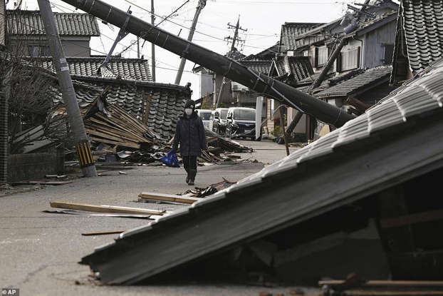 Powerful 63 Magnitude Earthquake Strikes Off Southwestern Japan