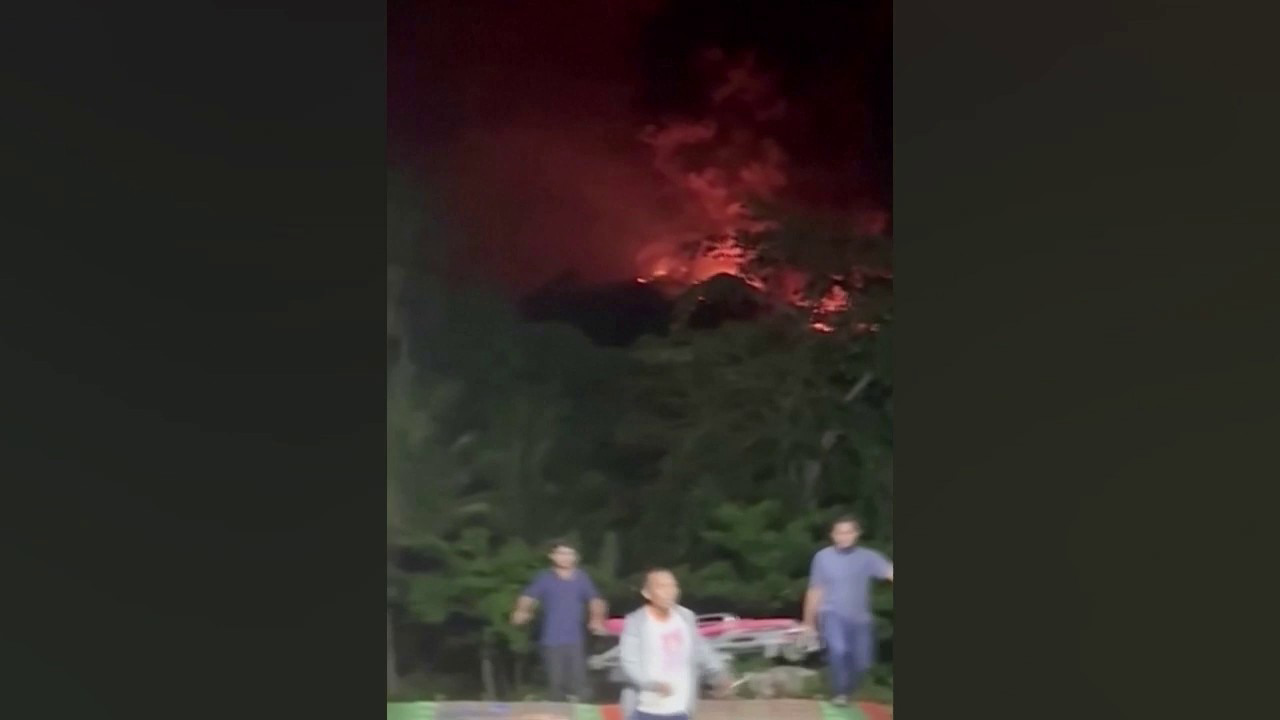 Watch Hundreds Evacuated After Multiple Eruptions Of Indonesias Ruang