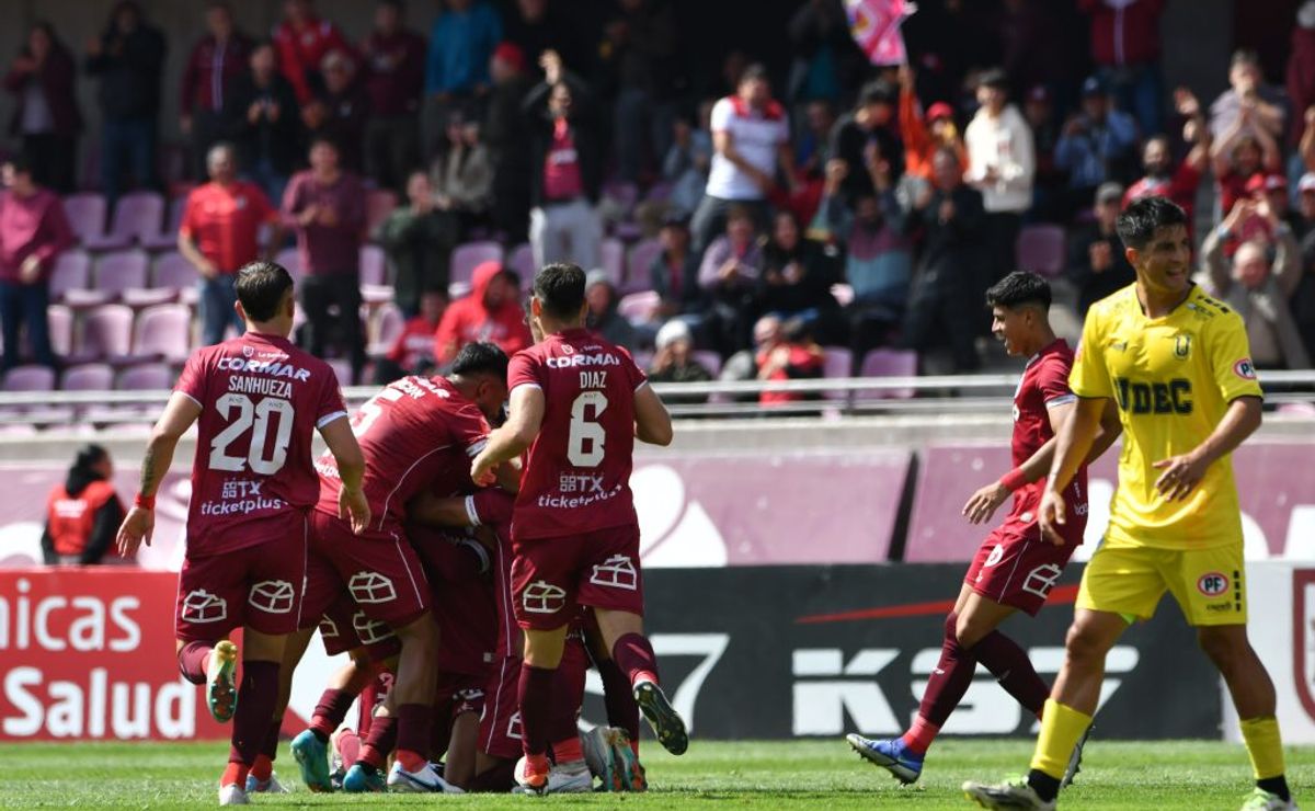 Joaquín Montecinos Se Pone De Pie Con Un Golazo Que Provocó Un Cambio