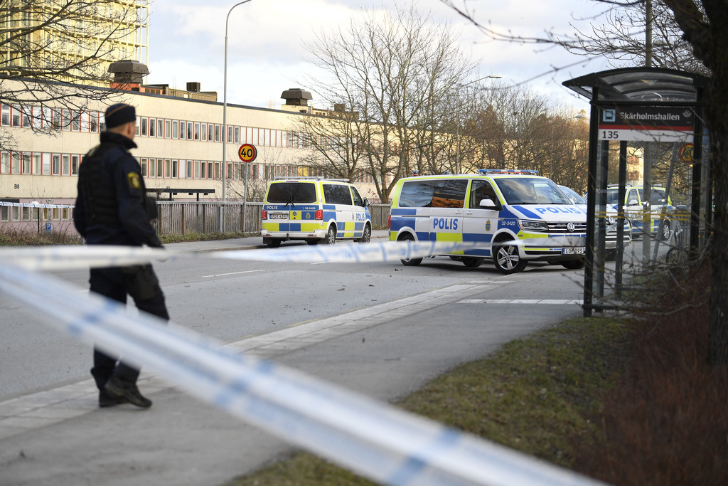 Mördare I Skärholmen Fortfarande På Fri Fot