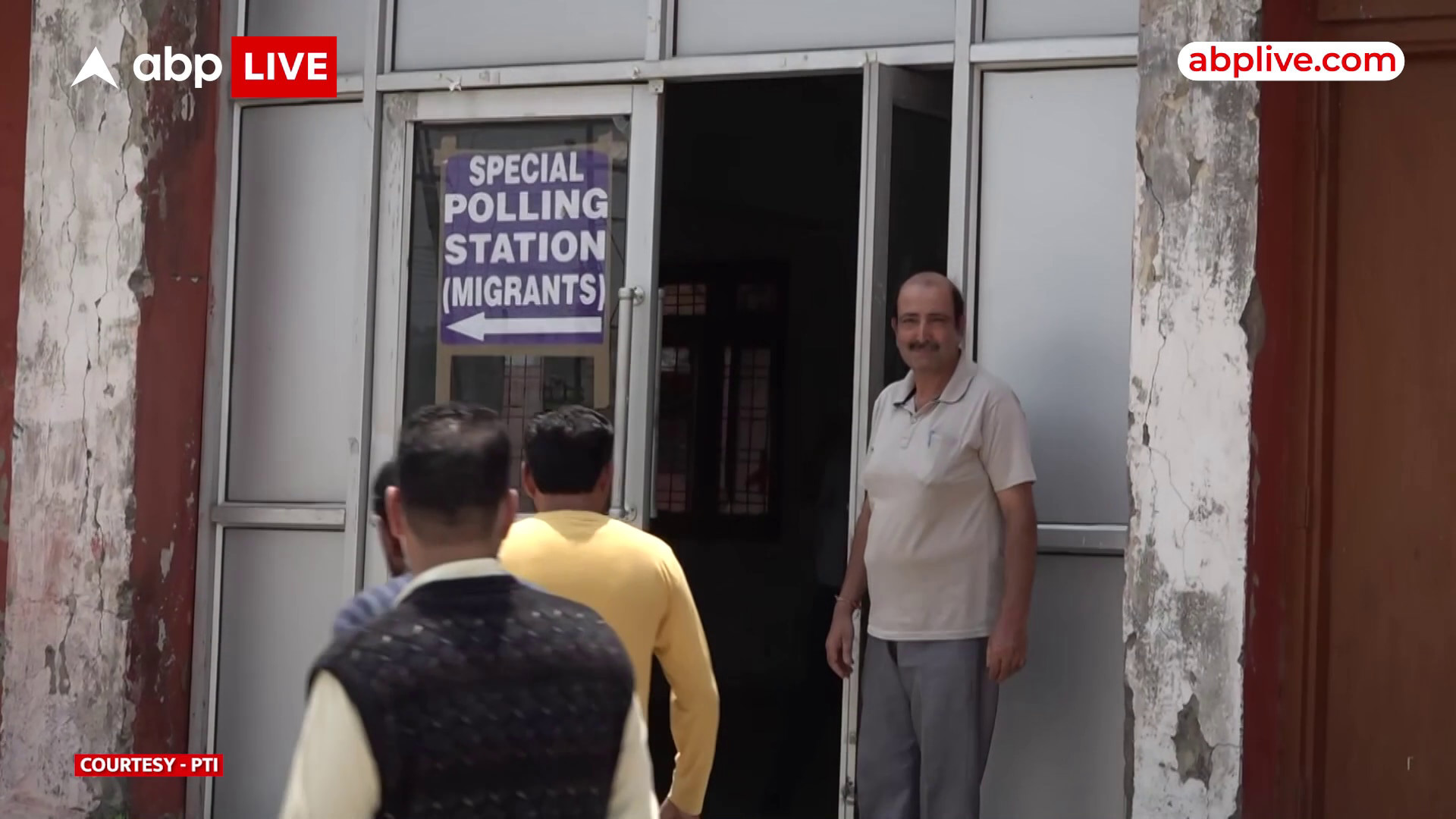 Ls Polls 2024 21 Special Polling Stations Set Up In Jammu For Kashmiri