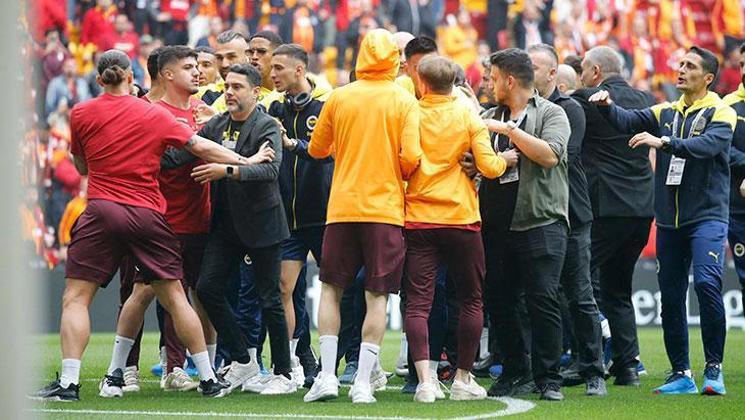 Galatasaray Fenerbahçe Maçı öncesi Ortalık Karıştı