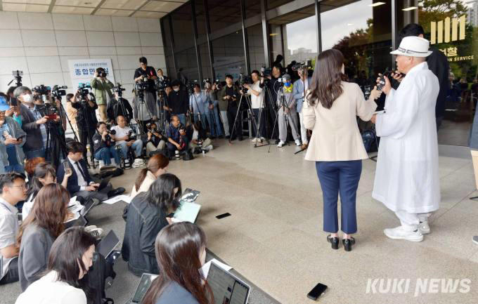 검찰 ‘김여사 명품백 고발한 백은종 대표 조사