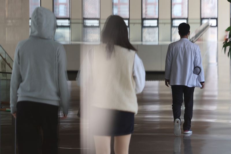 서울의대 교수 65 “의료진 소진 심각진료일정 조정해야”