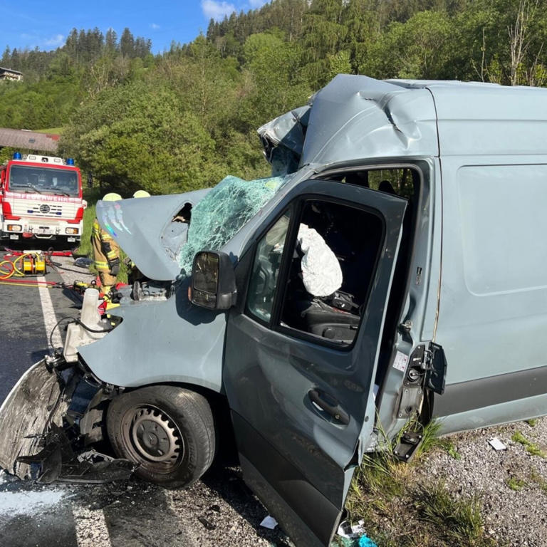 Zwei Tote Zwei Schwerverletzte Bei Frontalcrash In Salzburg