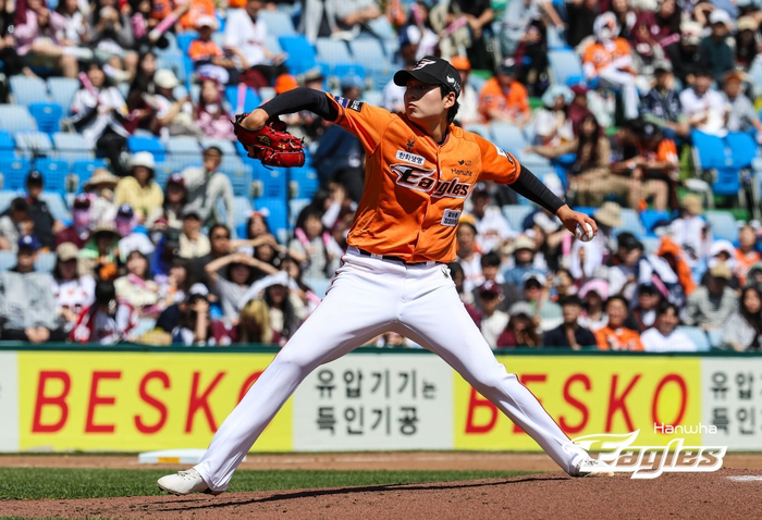 고졸 신인 조동욱 ‘깜짝 호투한화 키움 상대로 ‘위닝 시리즈