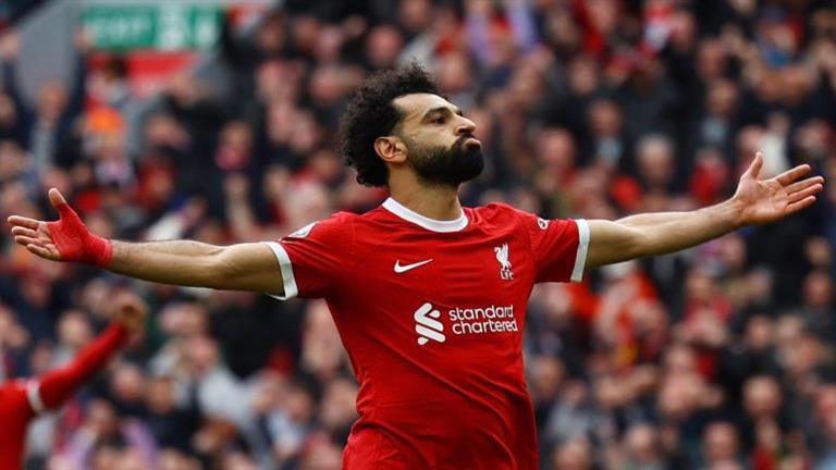 100 مليون جنيه إسترليني ليفربول يجري مباحثات حول مستقبل محمد صلاح