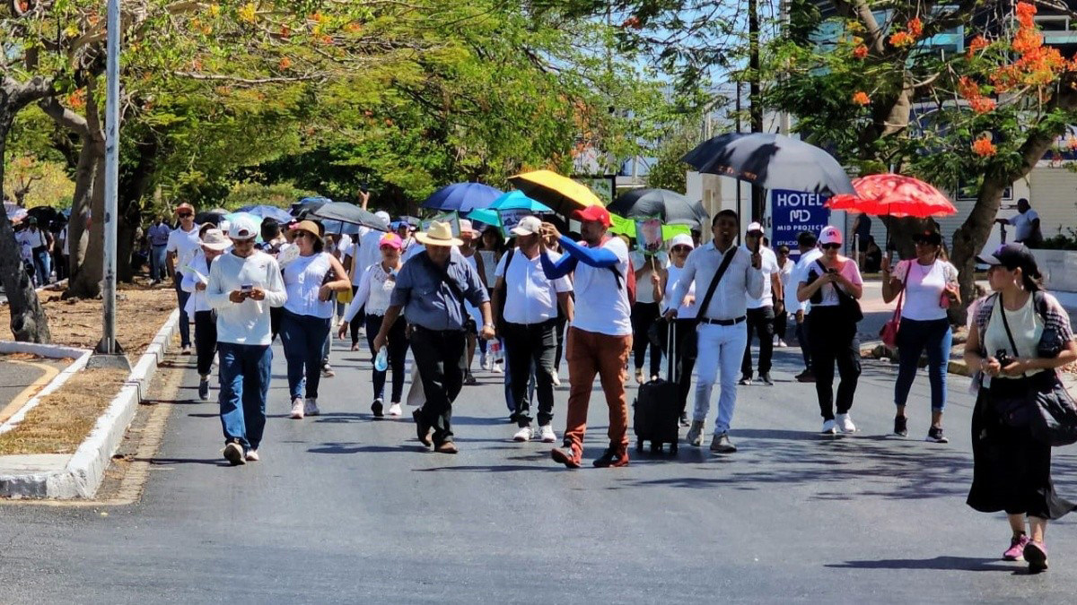 Snte Bloquea Entrada Al Aeropuerto De Mérida Exigen Mejores Salarios